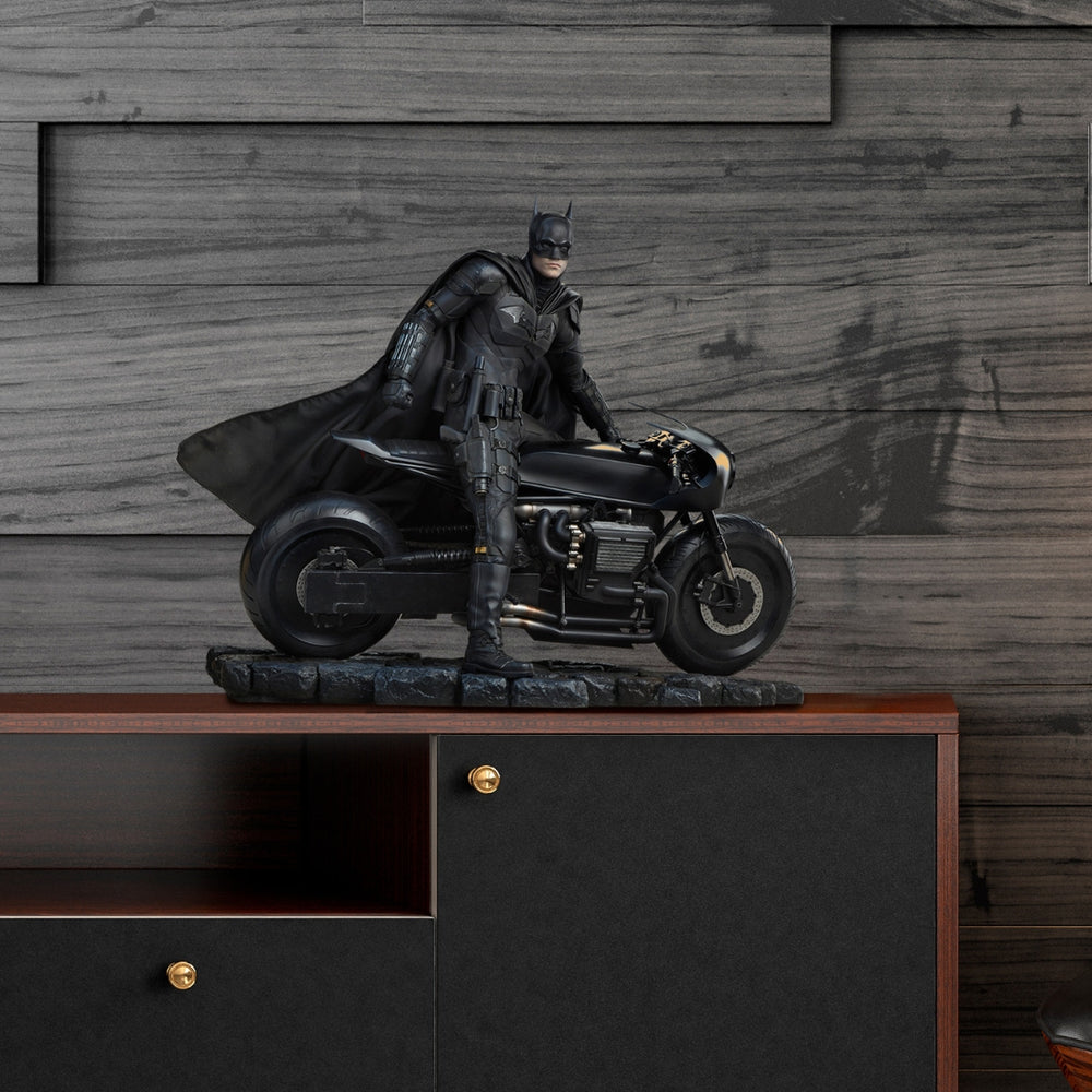 The Batman Premium Format™ Figure by Sideshow Collectibles - www ...